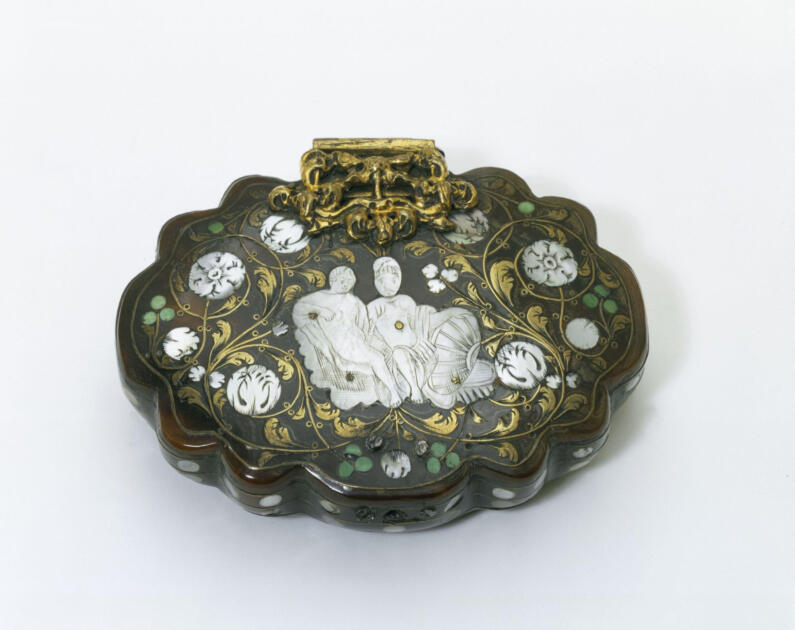 Snuff box — Gendering The Museum
